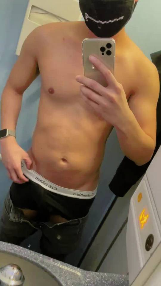 Join me in the bathroom? 😏 | Scrolller