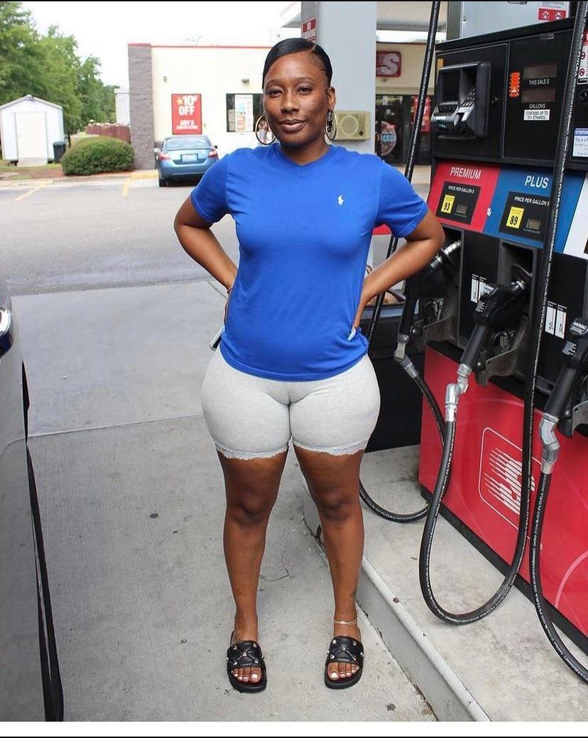 Juicy Cat 😩 | Scrolller