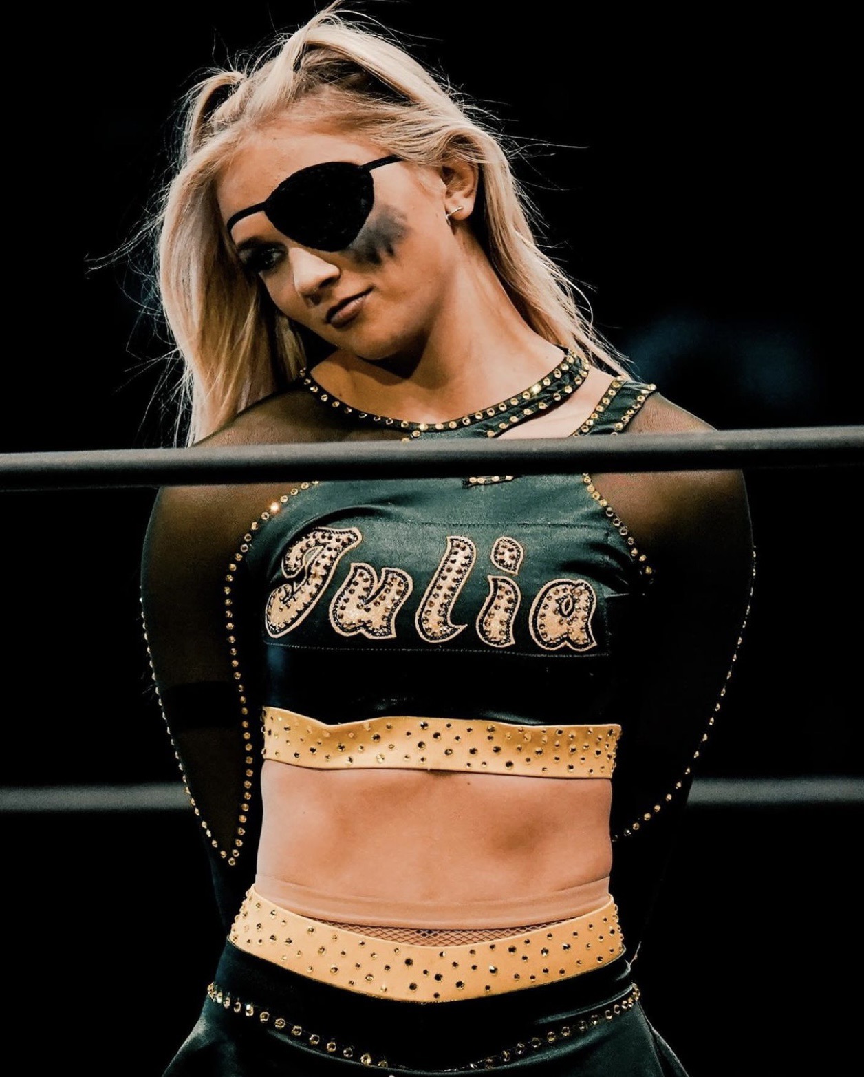 Julia Hart | Scrolller