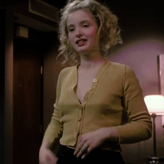 Julie Delpy Scrolller