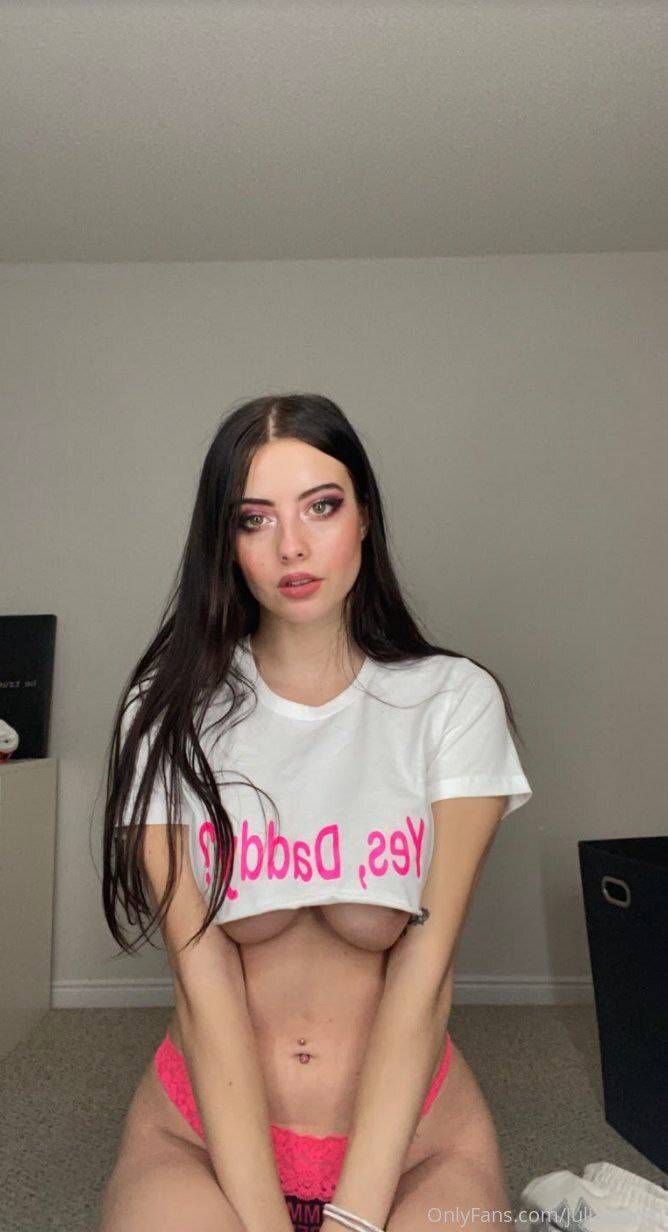 Julis burch | Scrolller