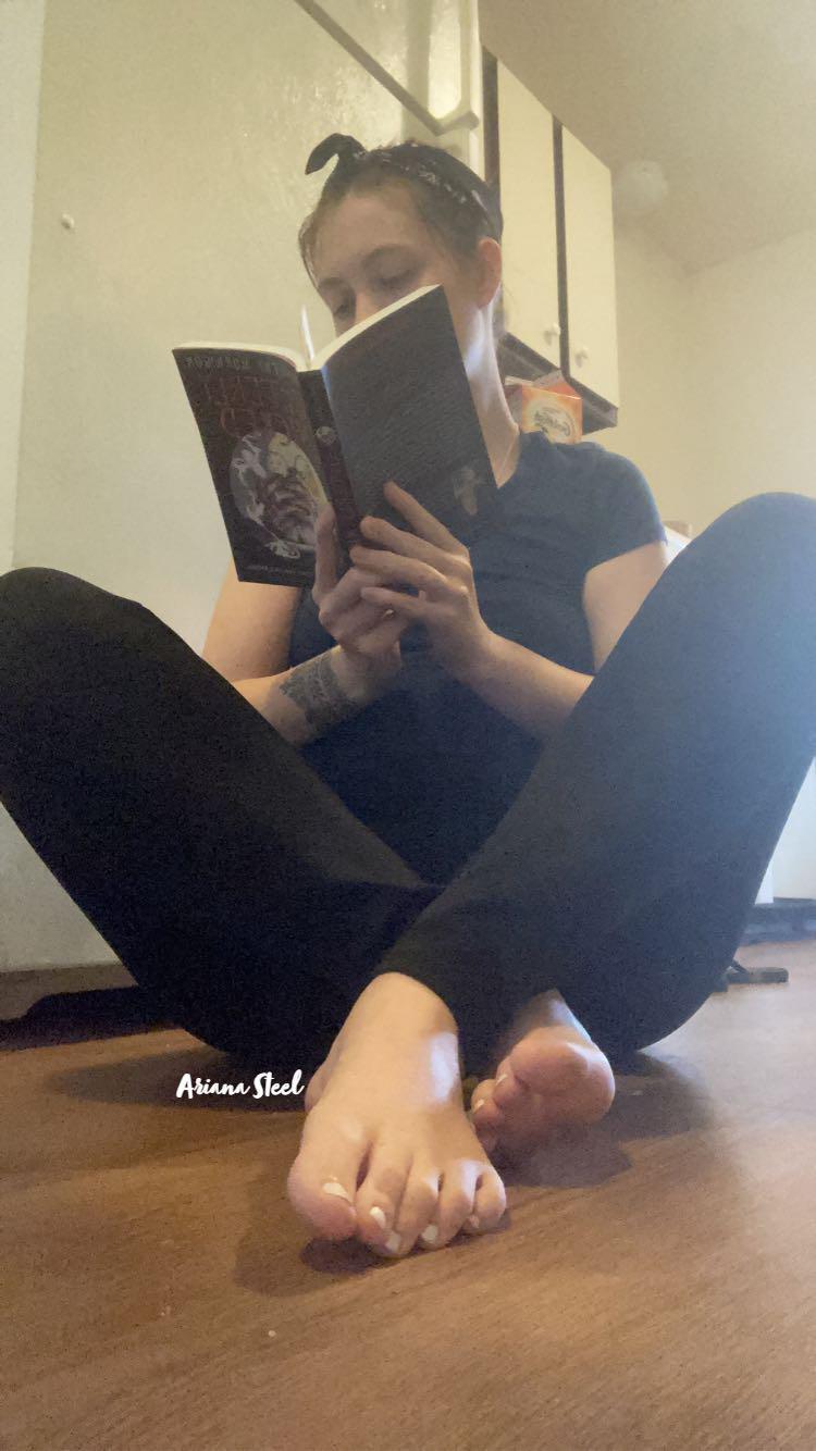 Just a girl and her books | Scrolller
