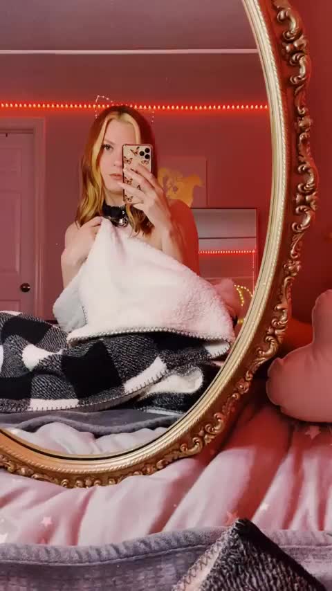 Just a lil kitten with her tits out, wearing a choker where your hand should be | Scrolller