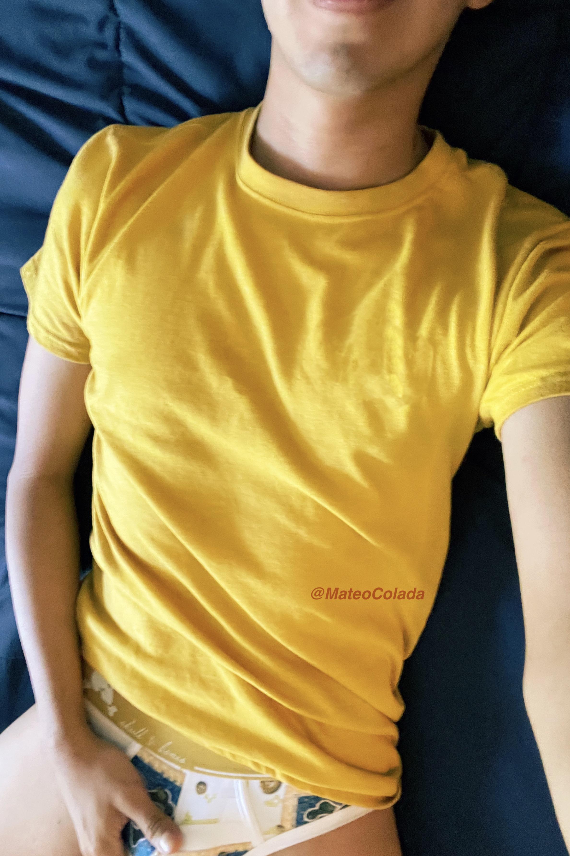 Just a peek 🤫 | Scrolller