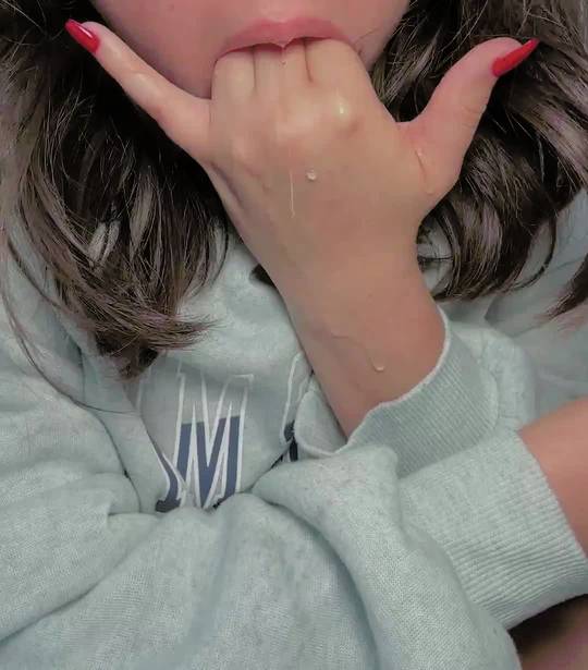 Just an average girl with loads of spit… | Scrolller