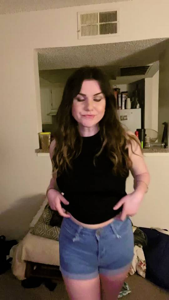 Just another gal flashin her boobs on Reddit | Scrolller