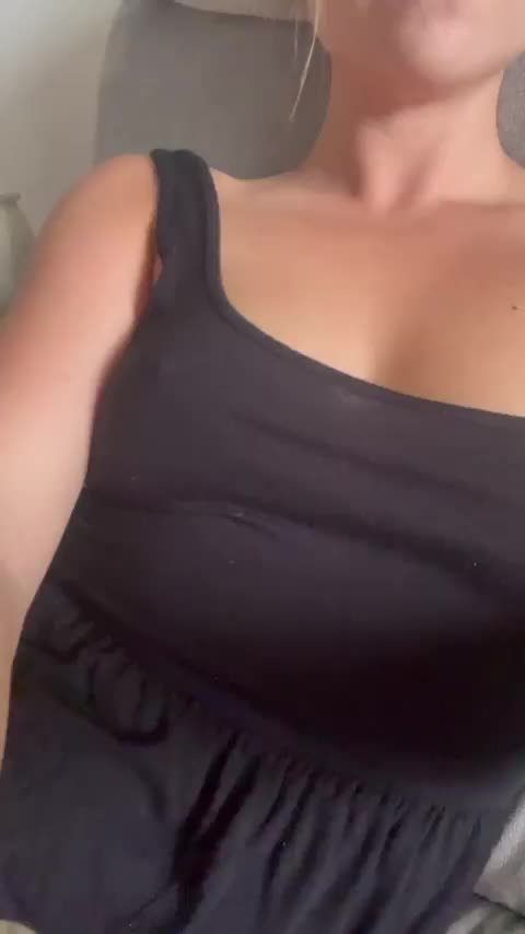 Just cause I’m deathly shy IRL doesn’t mean I can’t show my tits online 🫣 | Scrolller