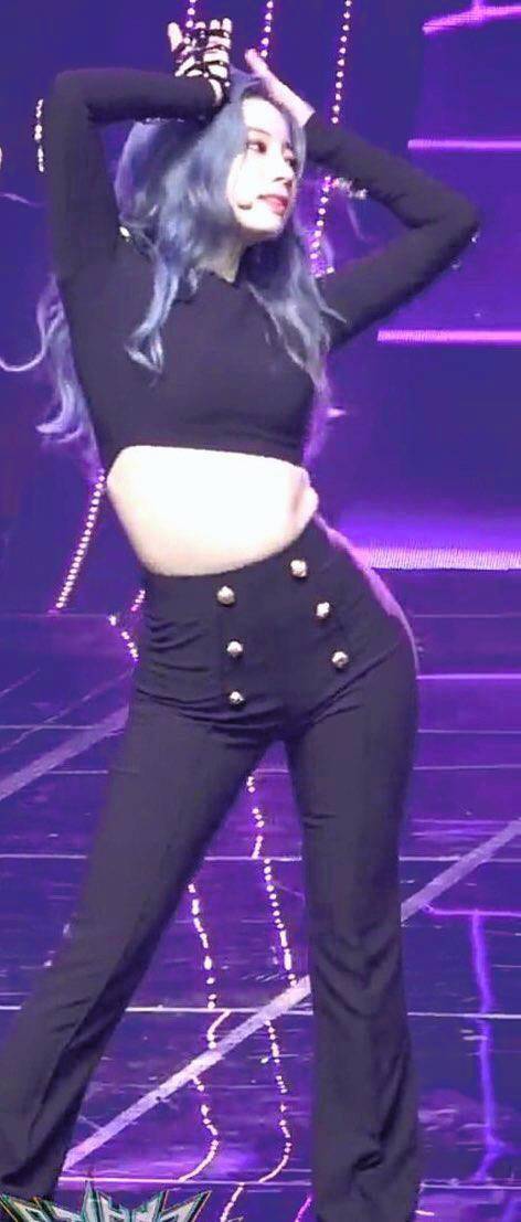 Just wanna grab those hips | Scrolller