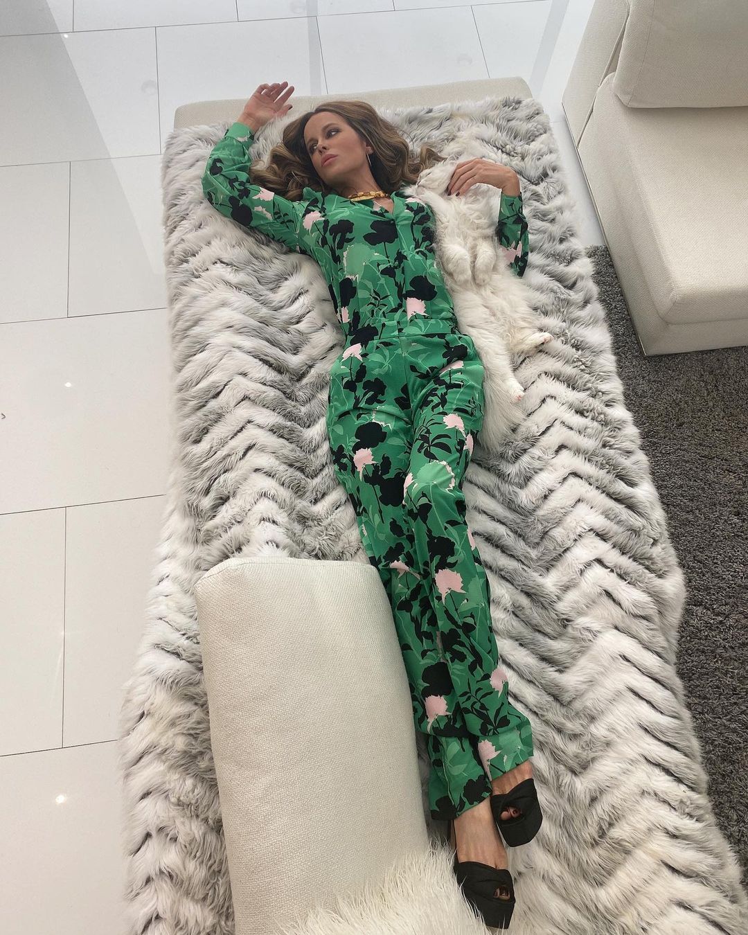 Kate Beckinsale Scrolller