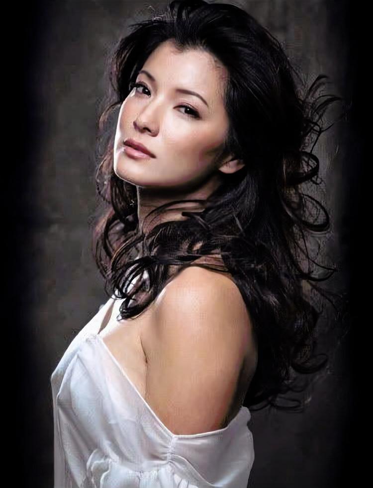 Kelly Hu | Scrolller