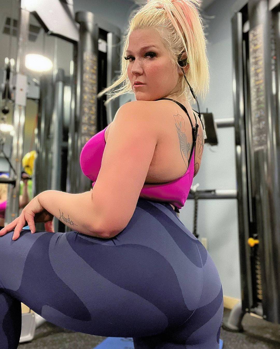 Kenzie Bay | Scrolller