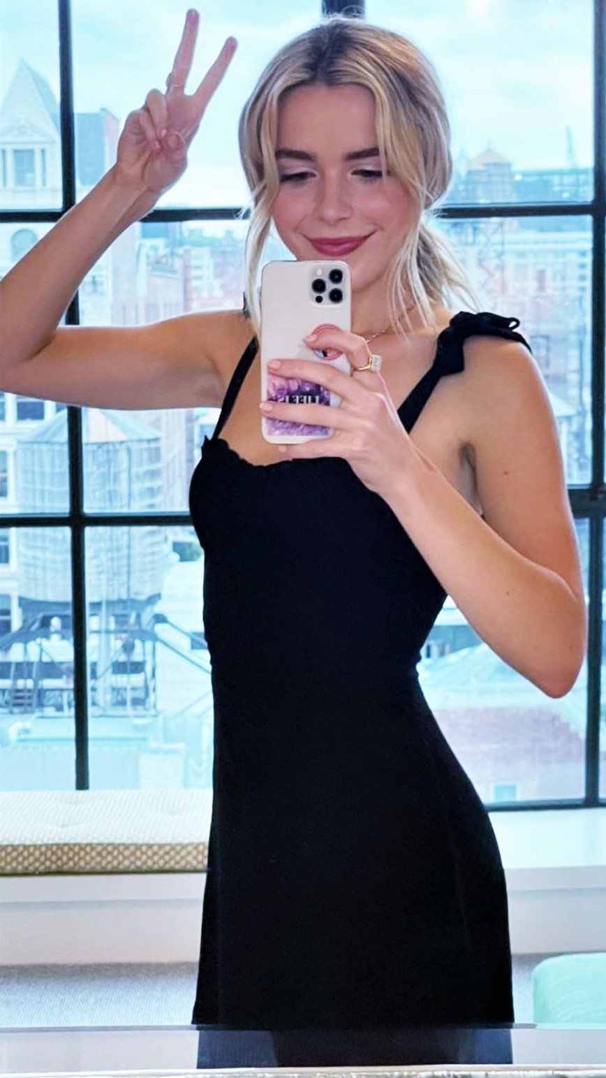 Kiki Stunning Beauty Scrolller