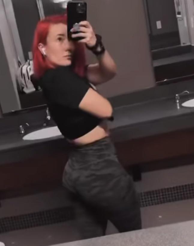 Killer Kelly🍑🍑 | Scrolller