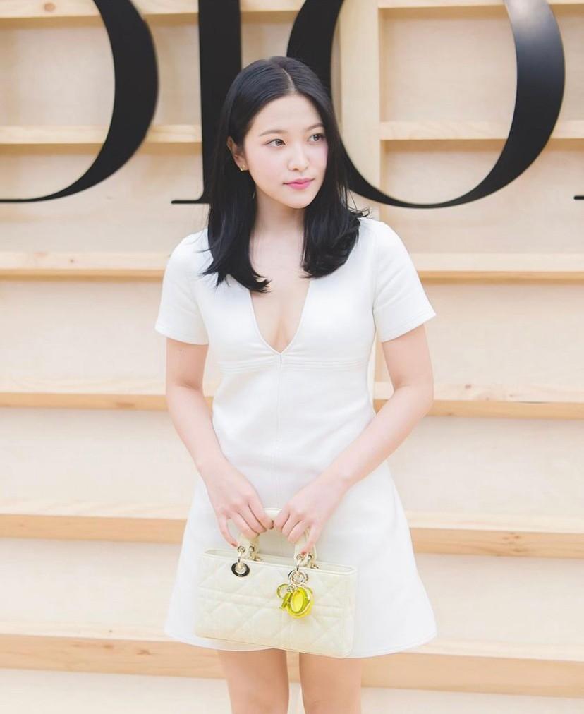 Kim Ye-rim | Scrolller