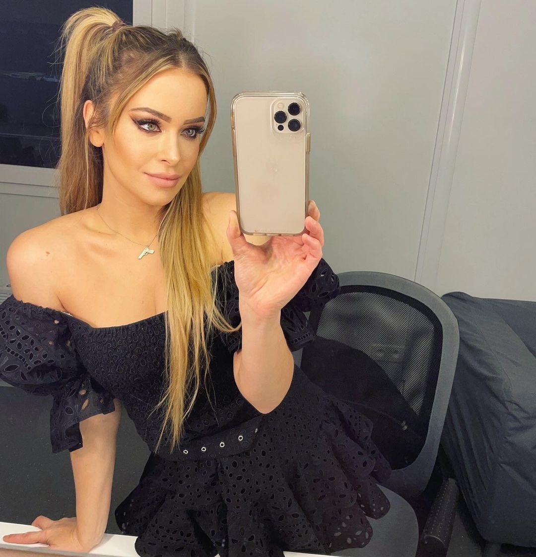 Kinga Kujawska | Scrolller