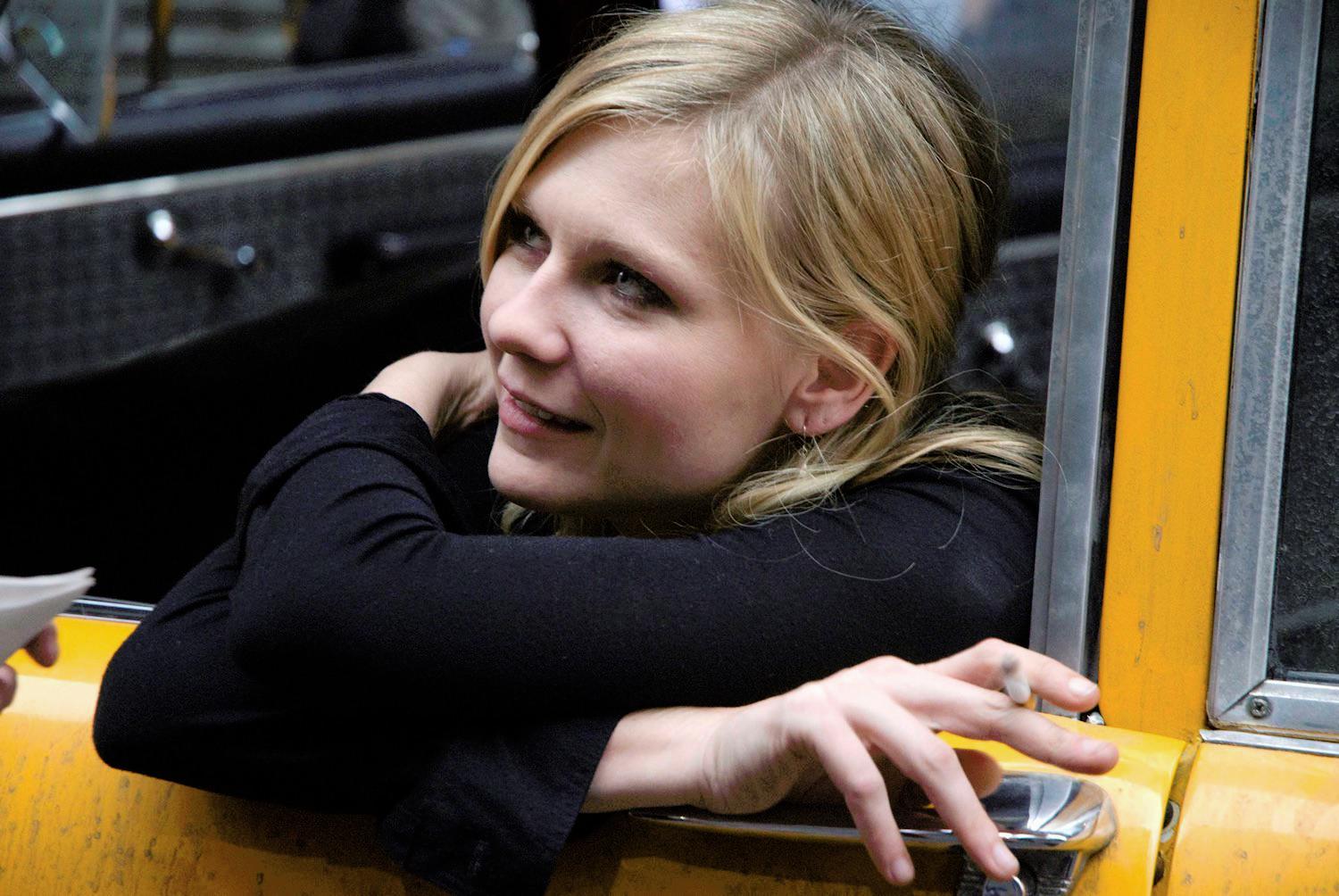 Kirsten Dunst Scrolller