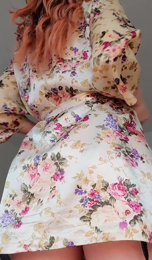 Kneel for your Goddess | Scrolller