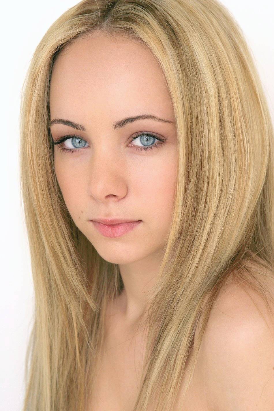 Ksenia Solo | Scrolller