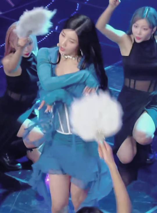 Kwon Eunbi | Scrolller