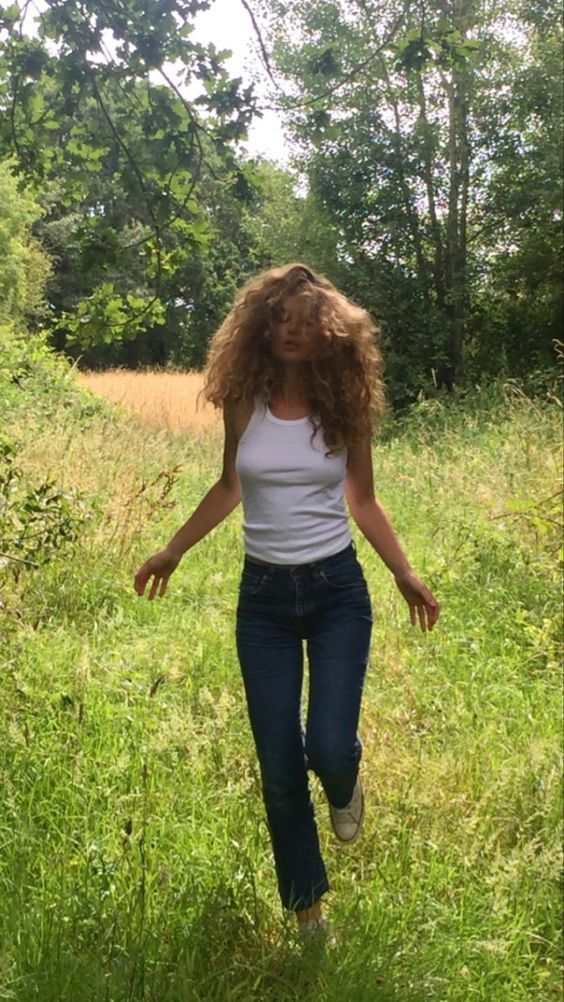 Éléonore Léo Jeanne | Scrolller