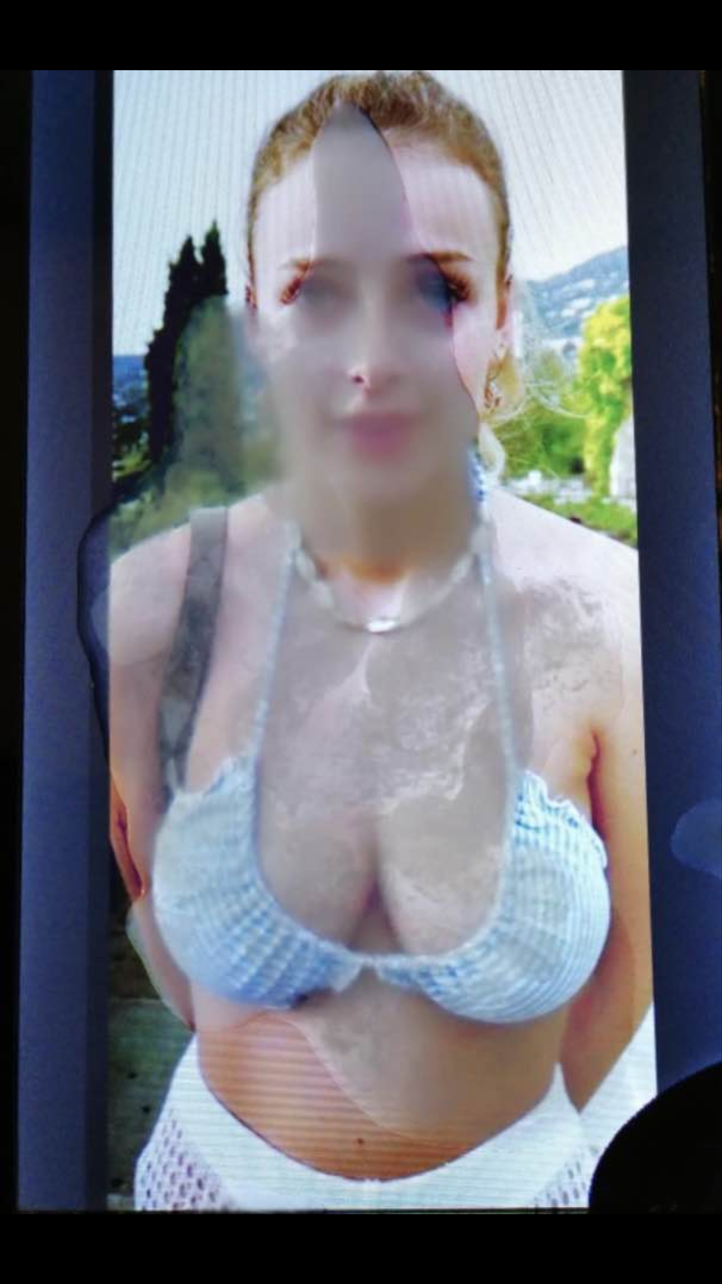 Lara ins Gesicht und auf die Titten gespritzt | Scrolller