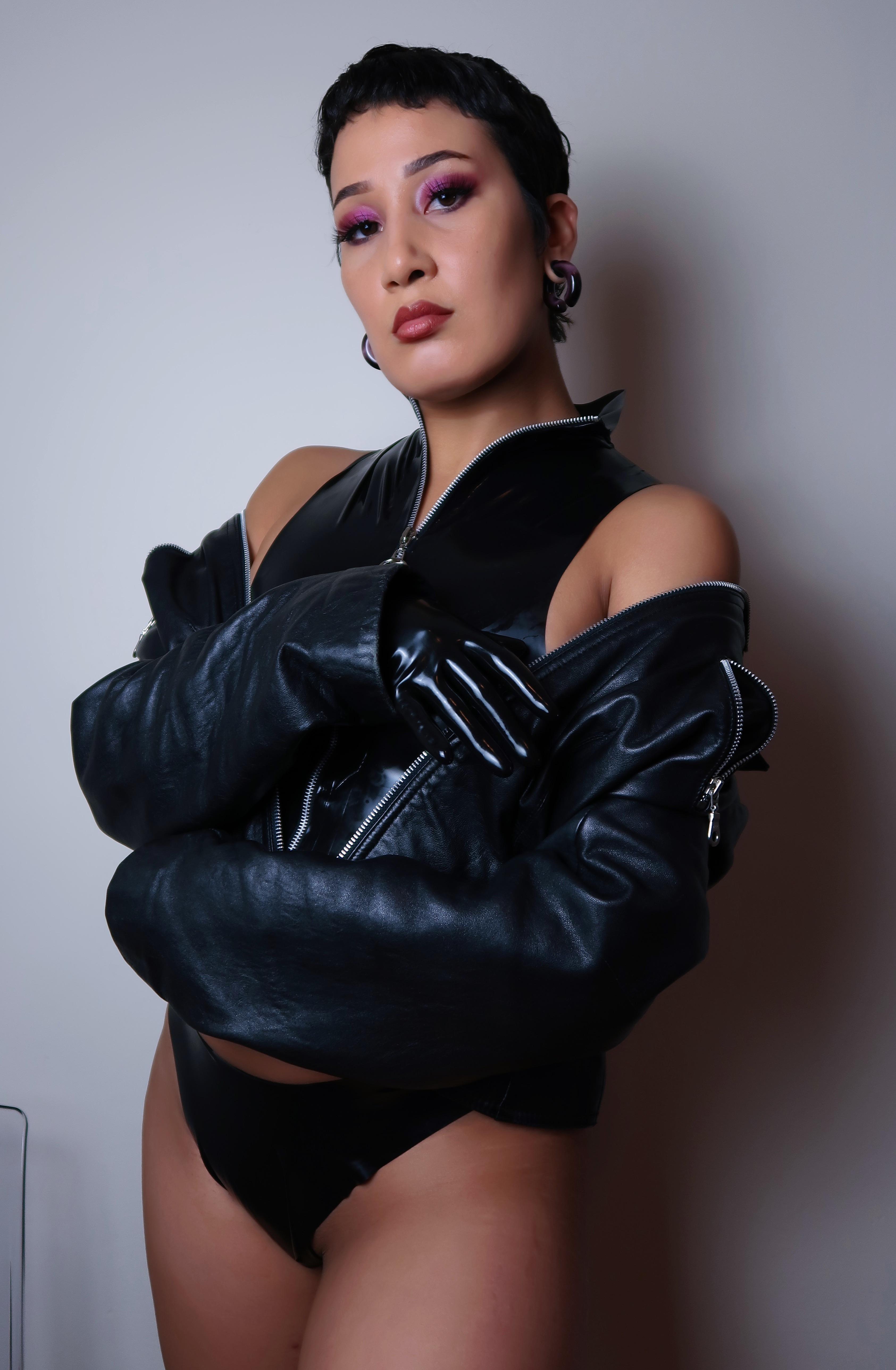 Latex and leather: my fav combo ⛓🖤 | Scrolller