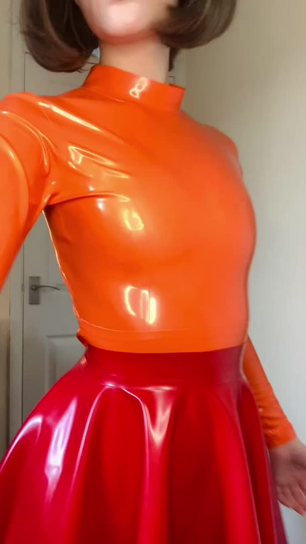 Latex velma will always be my favourite cosplay! Sound on for latex noises 🤓🧡 | Scrolller