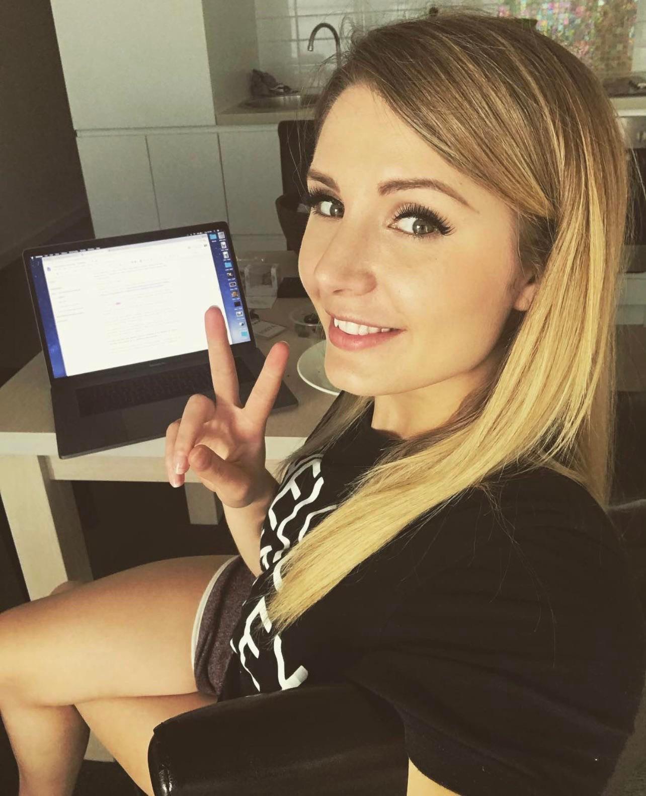 Lauren Southern Scrolller