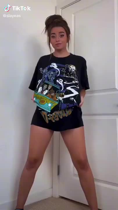 Lea Martinez | Scrolller