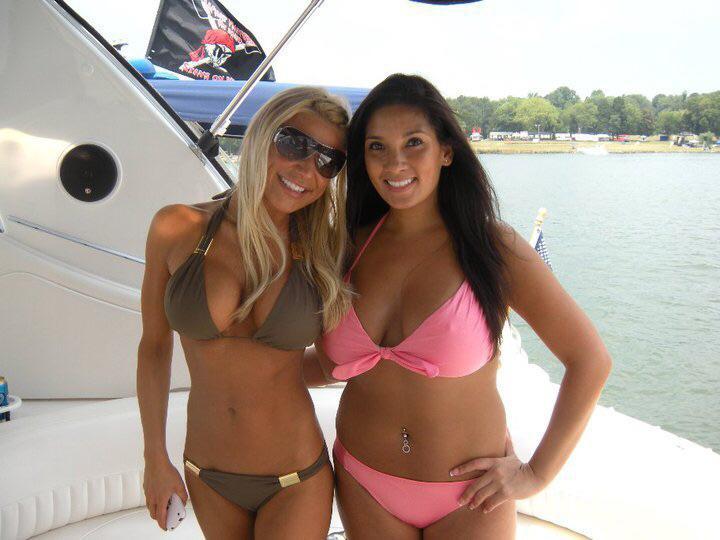 Left or Right ? | Scrolller