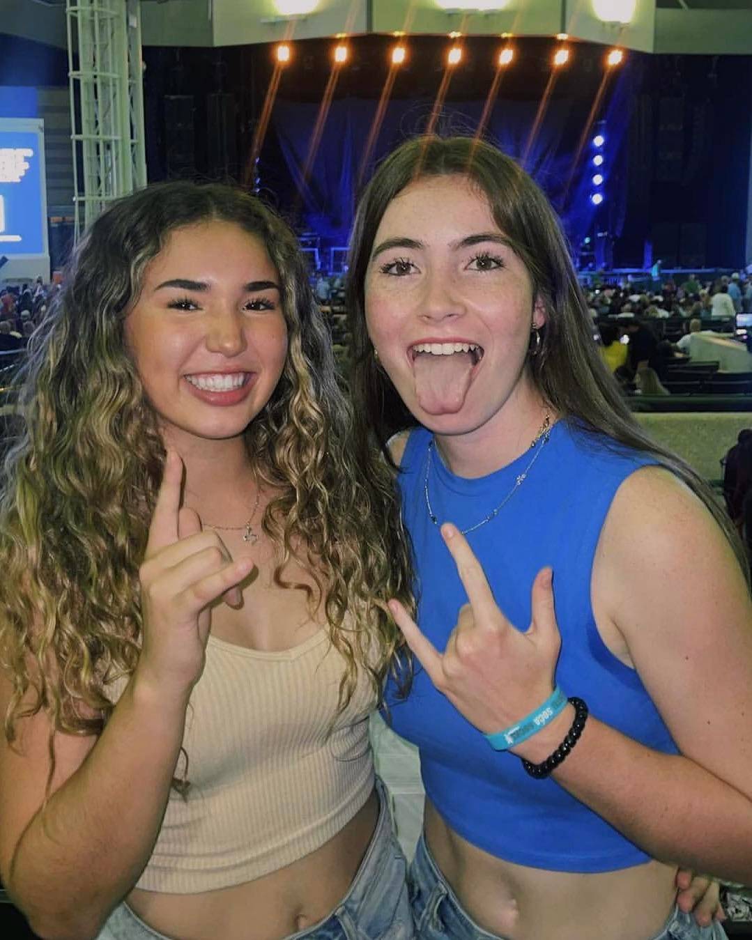 Left or right? | Scrolller