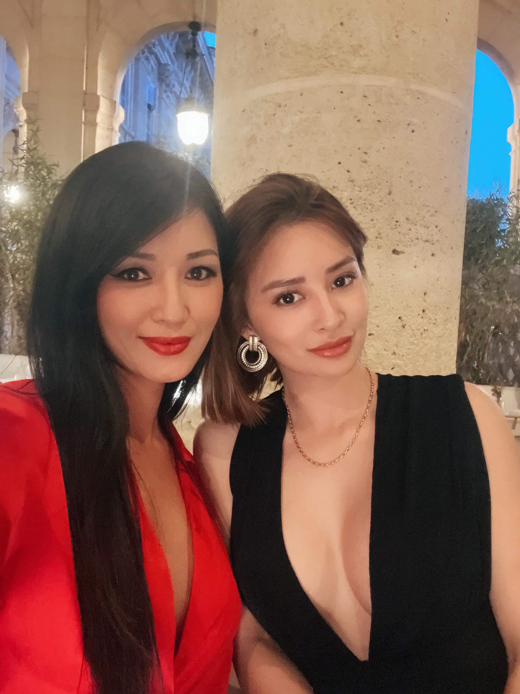 Left or Right? | Scrolller