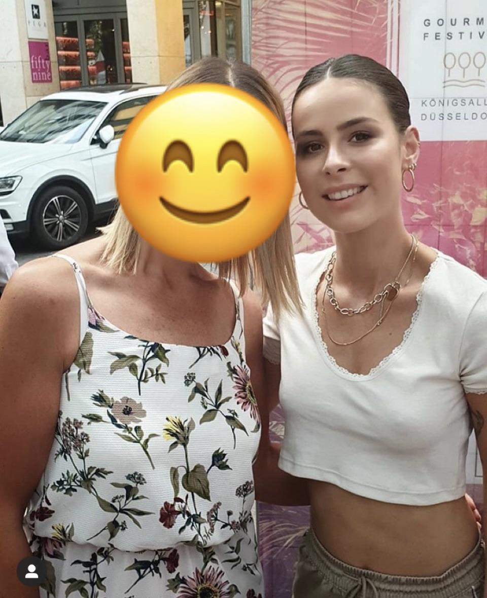 Lena mit durchsichtigen Top | Scrolller