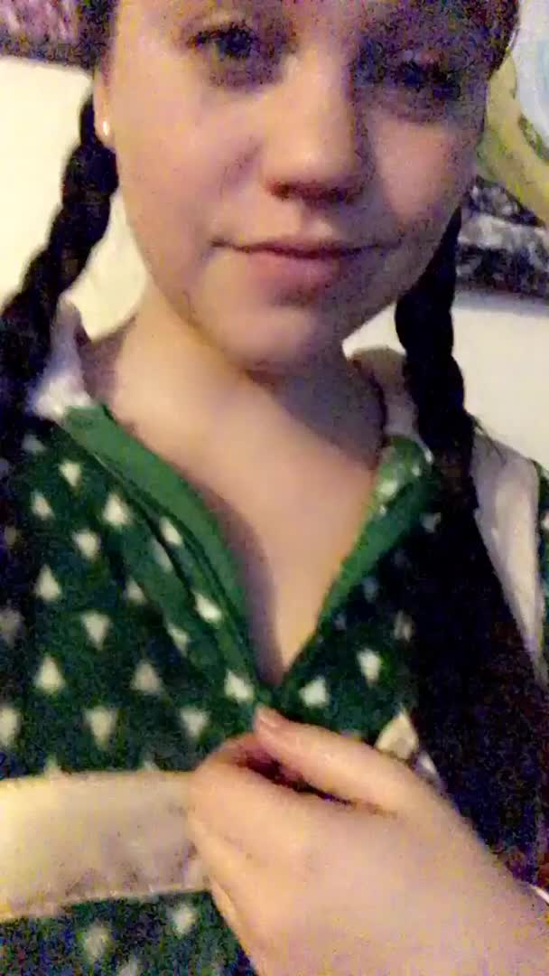 Let It Snow! [F] | Scrolller