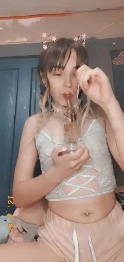 Let me ride you while I do dabs 🥵 | Scrolller