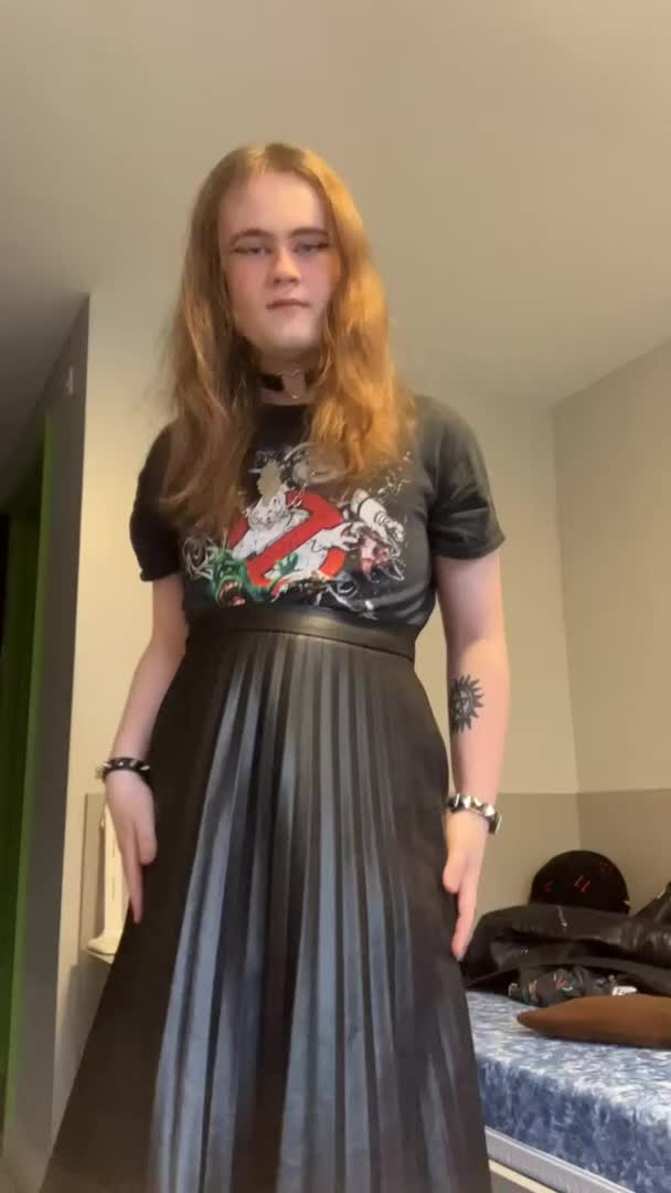 Let me show you my little secret 🤭🖤 | Scrolller