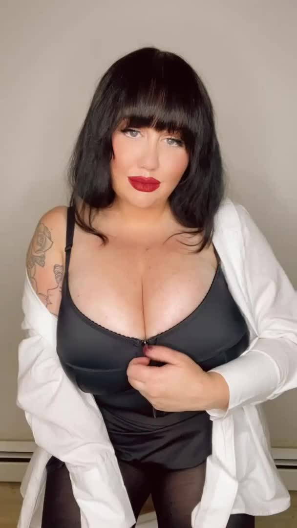 Let’s cuddle and watch scary movies 🍿 | Scrolller