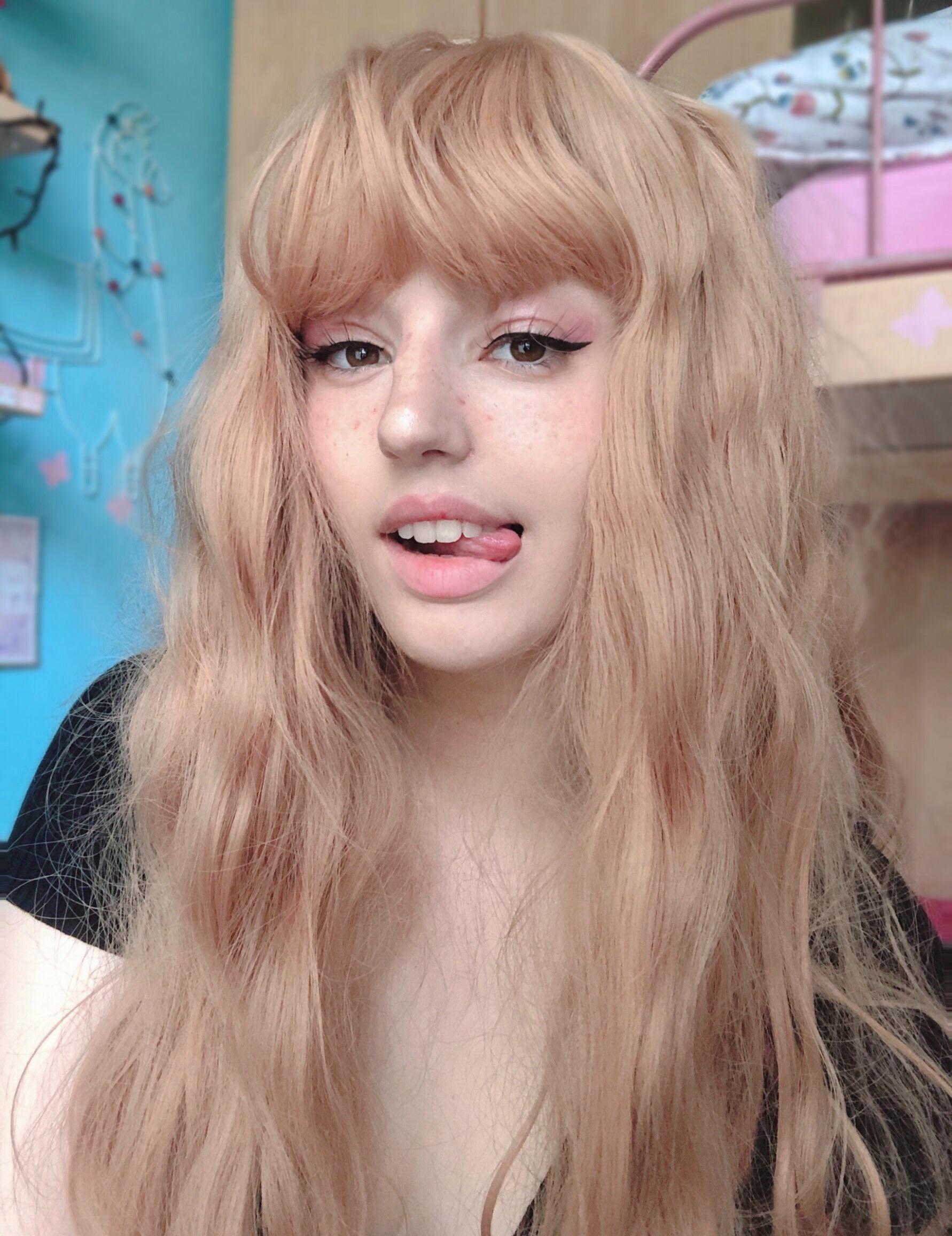 Let’s play together? | Scrolller