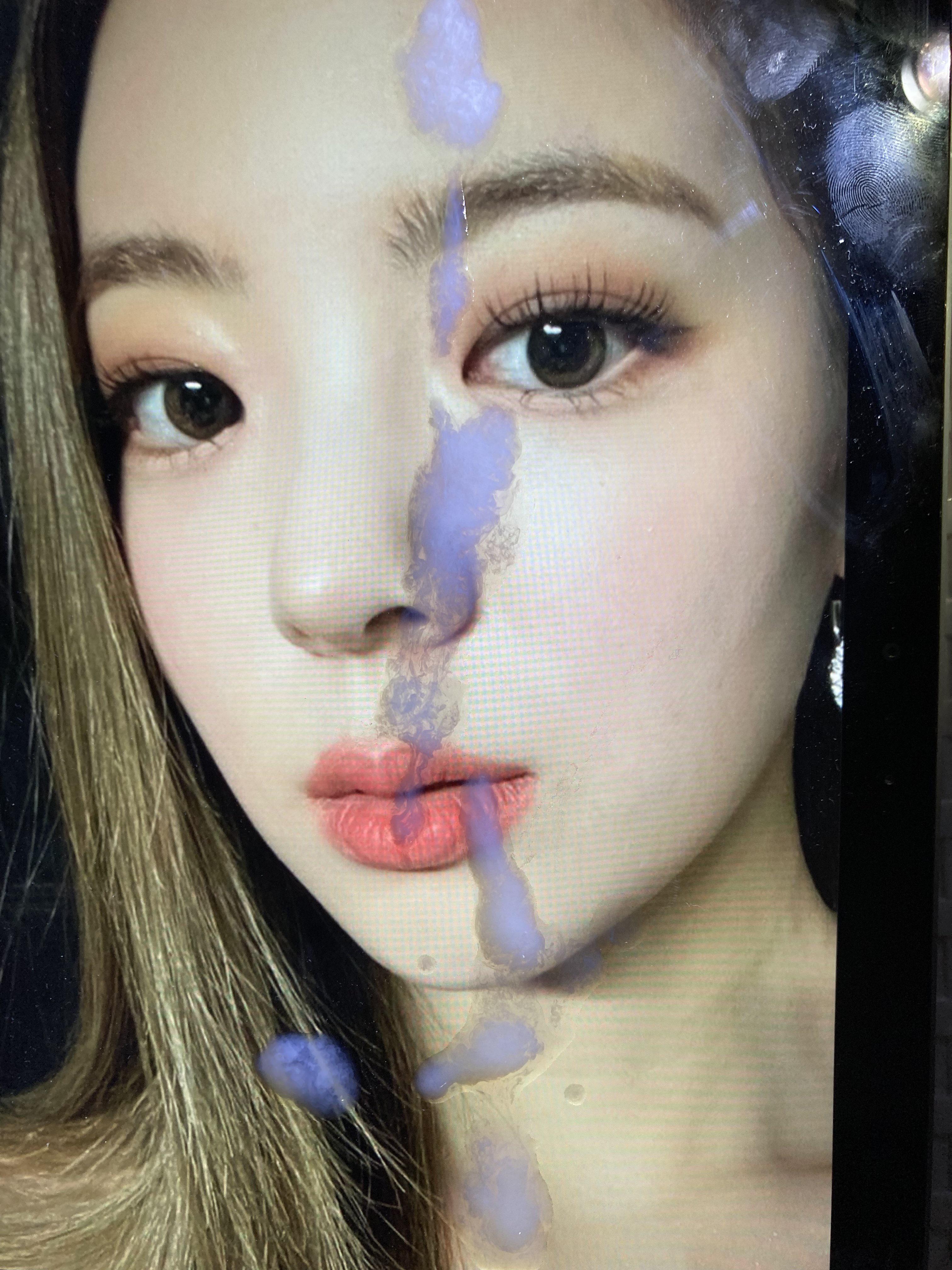 Lia Itzy Scrolller