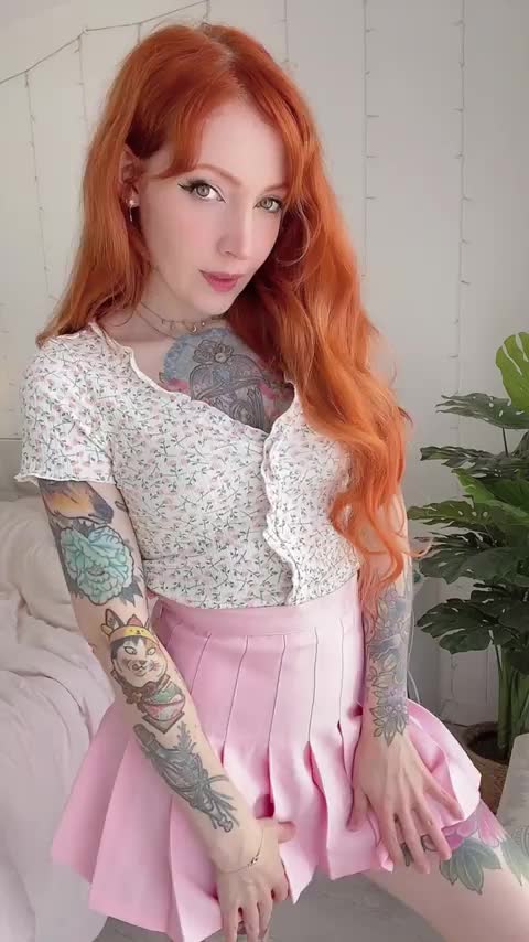 Lift my skirt 3 times to summon my inner slut 😈 | Scrolller