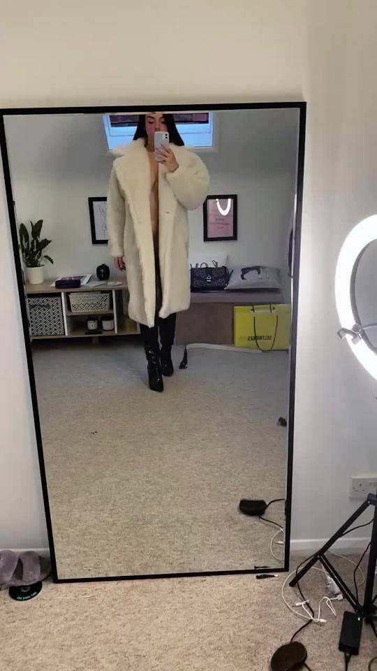 Do you like my new coat? | Scrolller