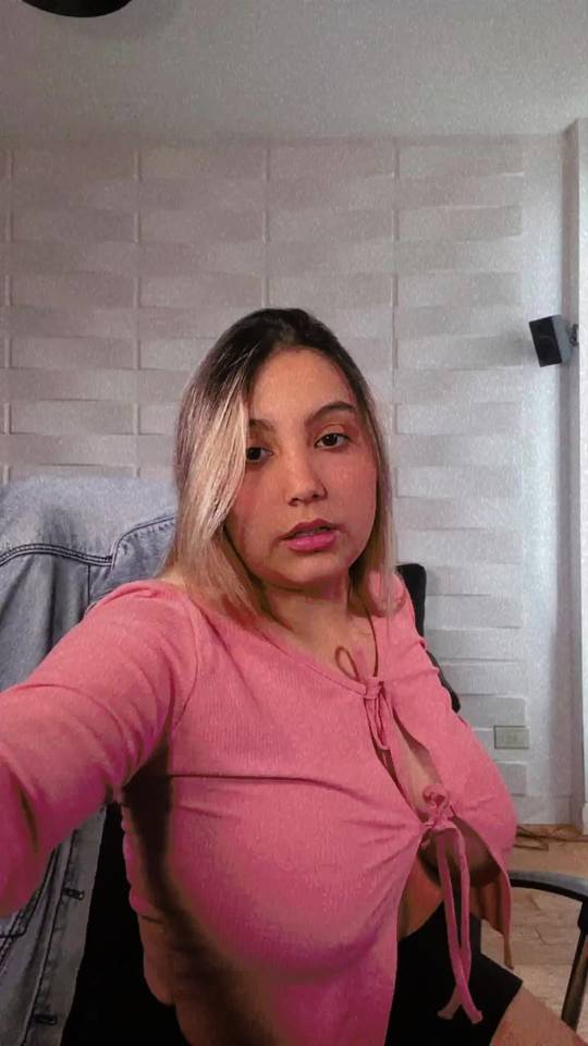 Liking this new top wyt? | Scrolller