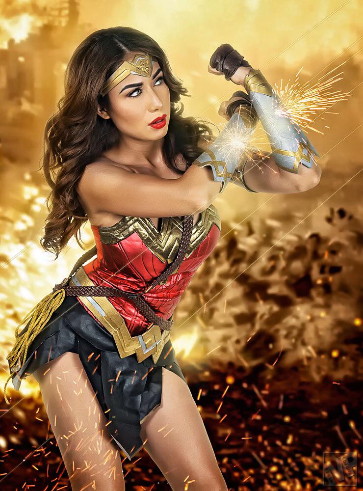 Lilly Evans as Wonder Woman [photographer] | Scrolller