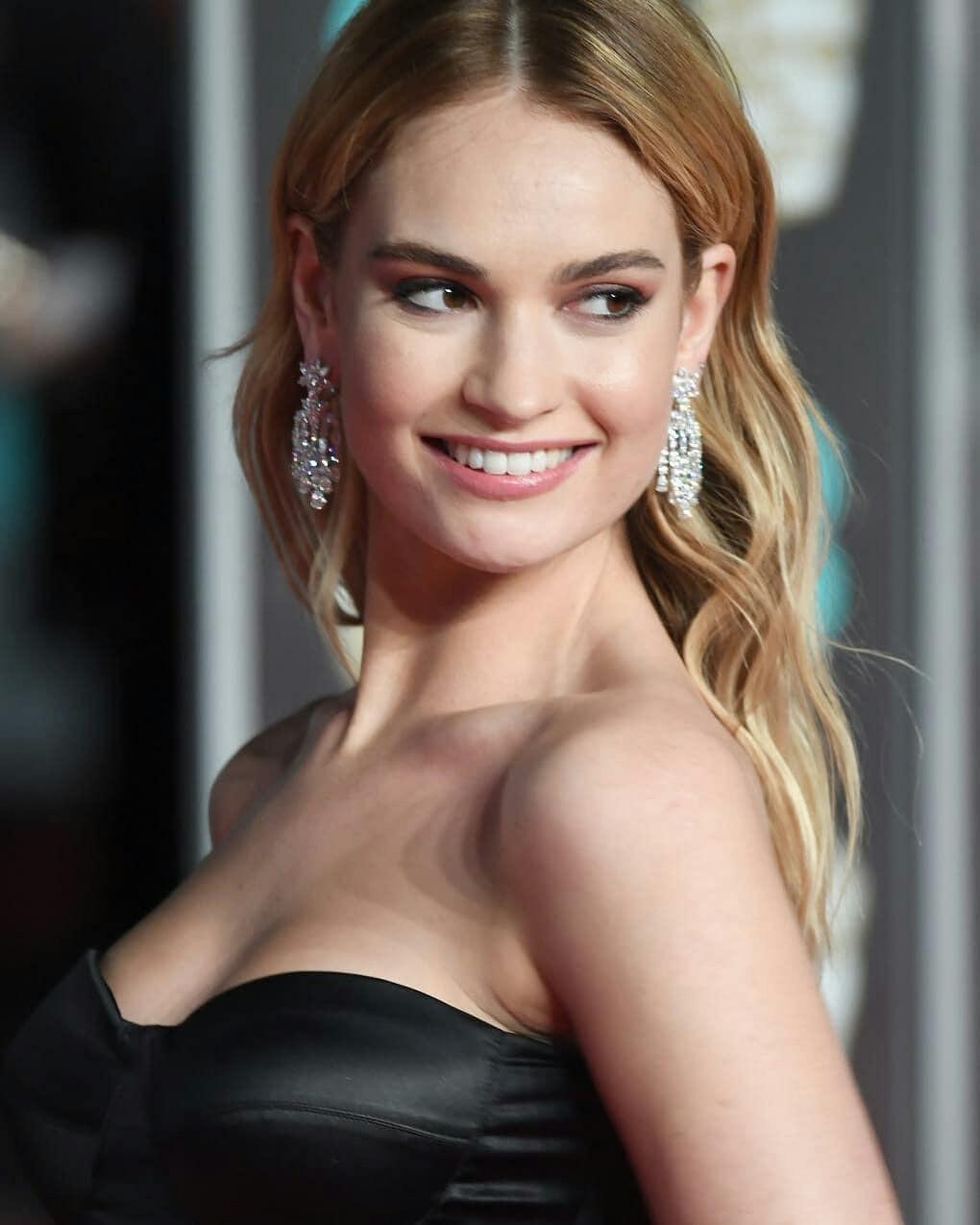 Lily James | Scrolller