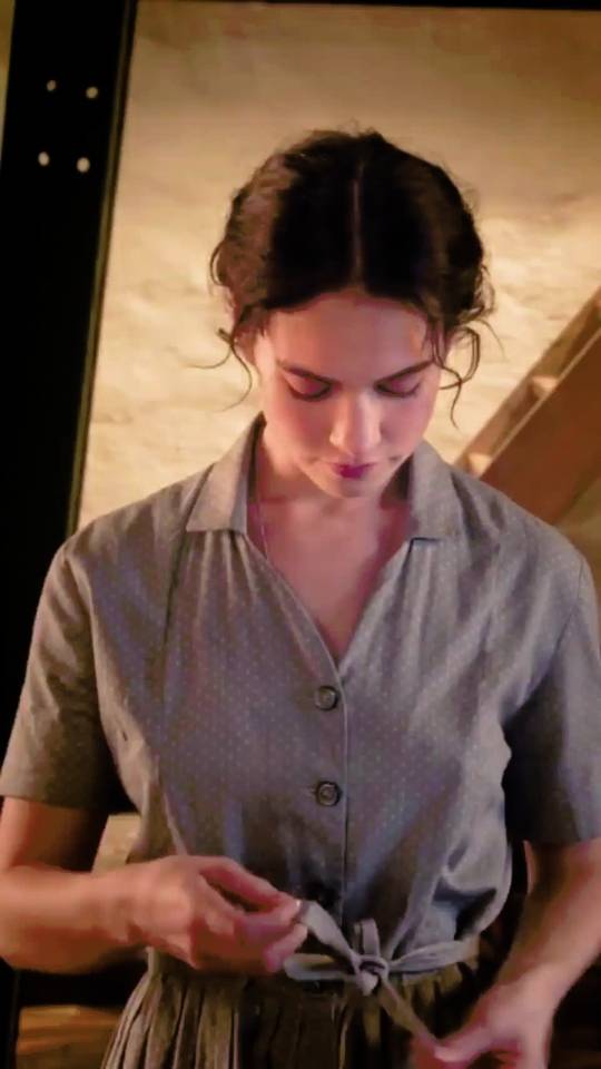 Lily James Scrolller 2912