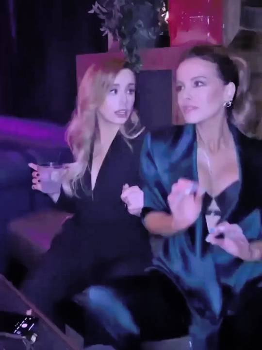 Lily Mo Sheen can't help but sneak a peek at her mom's Kate Beckinsale's big tits | Scrolller