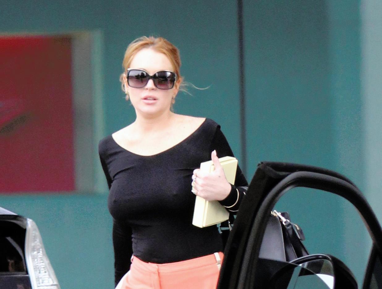 Lindsay Lohan | Scrolller