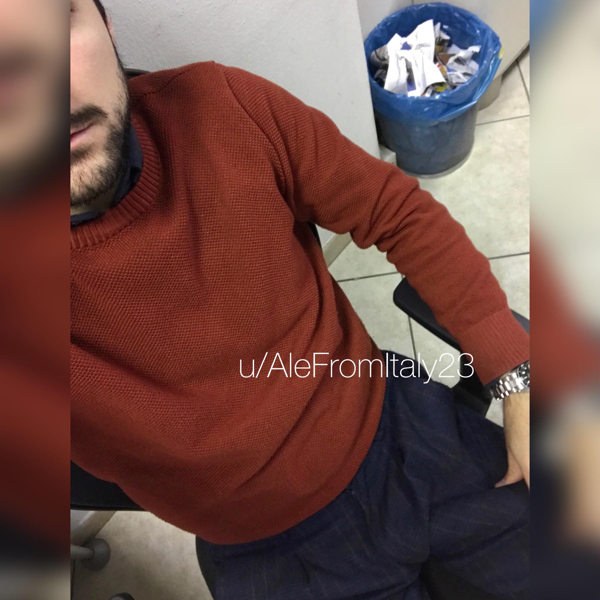 Little boner in the office | Scrolller