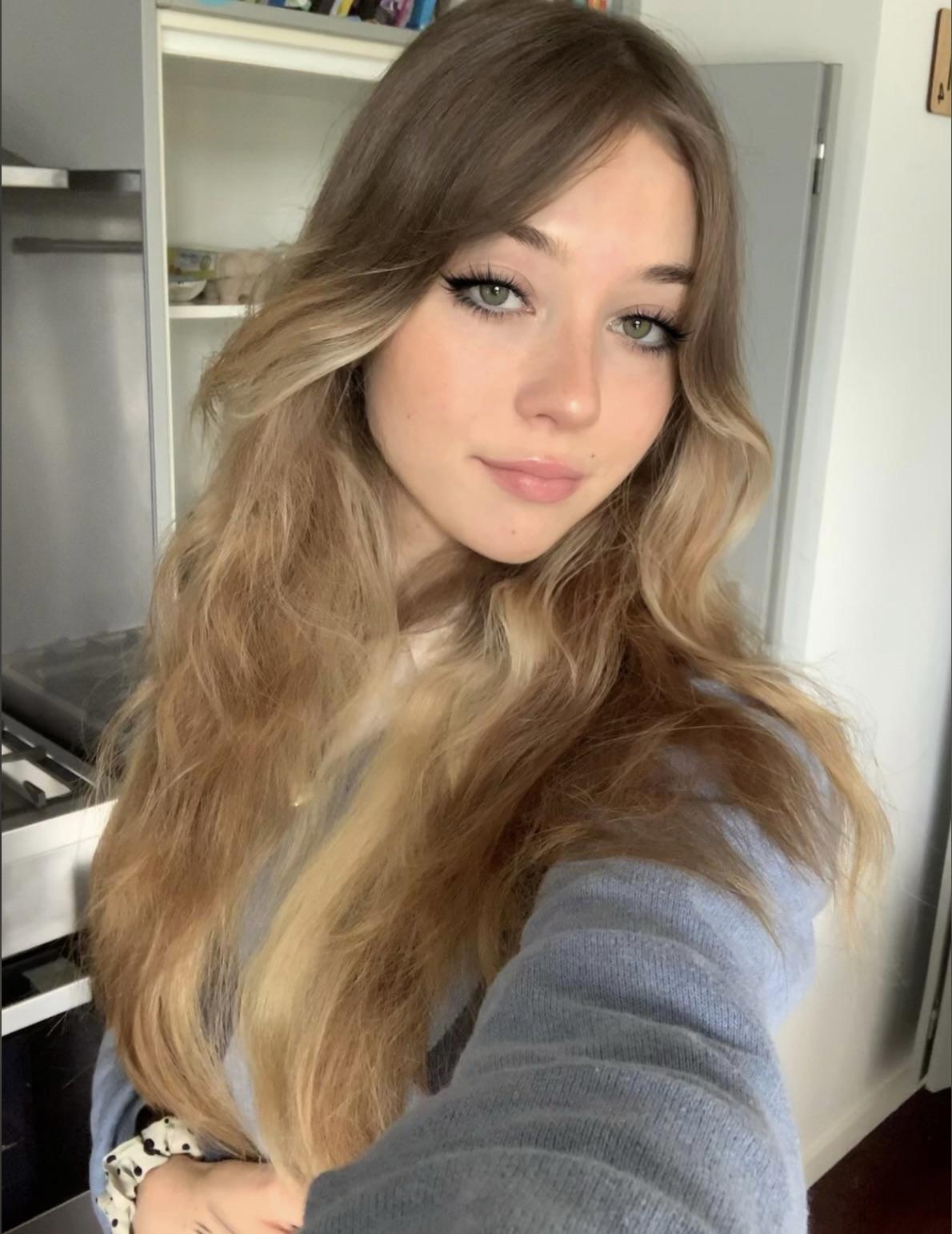 little kitchen selfie | Scrolller