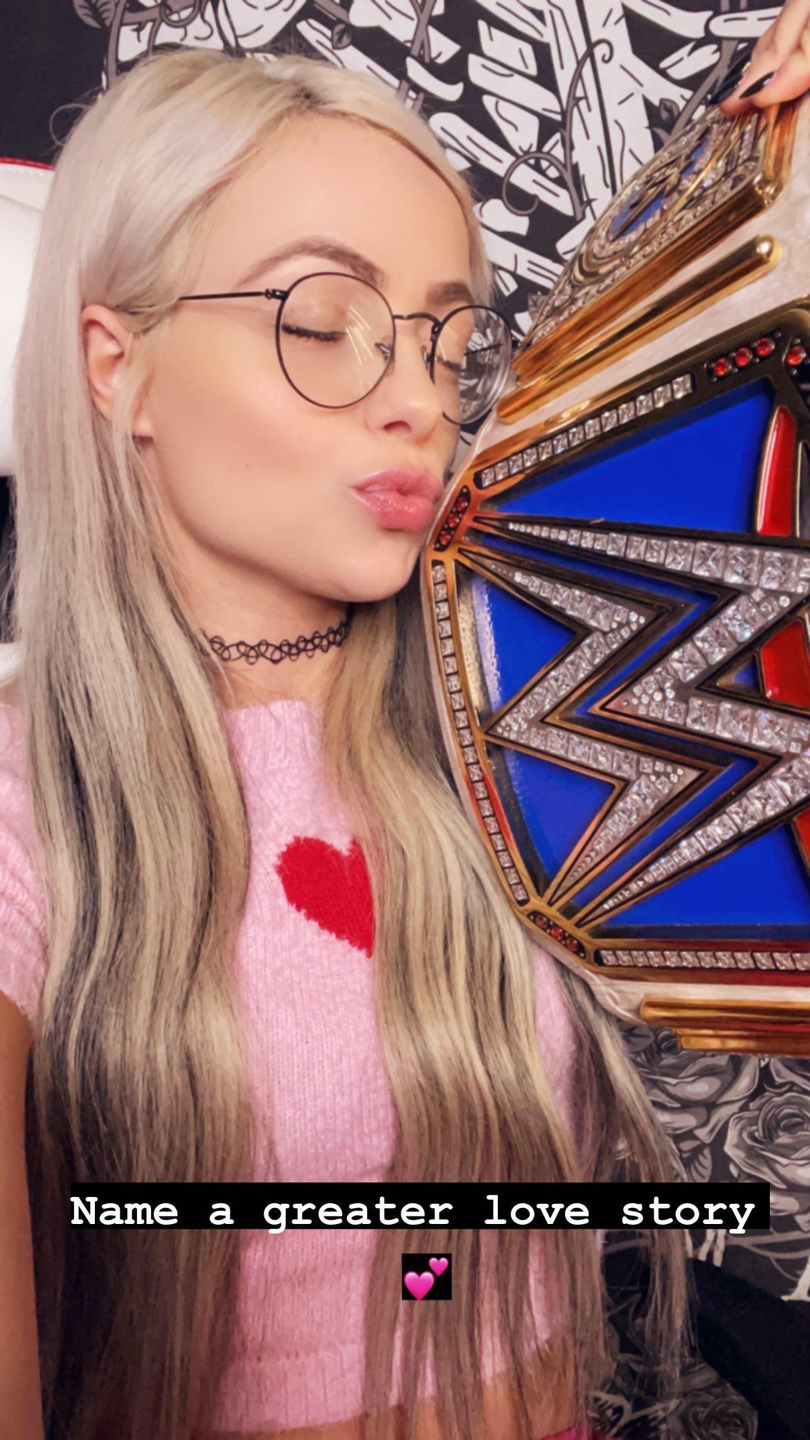 Liv’s morning selfie with her title | Scrolller